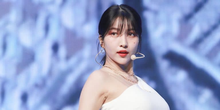 Sowon (GFriend) Age, Height, Legs, Husband, Family, Bio - Kpop Wiki