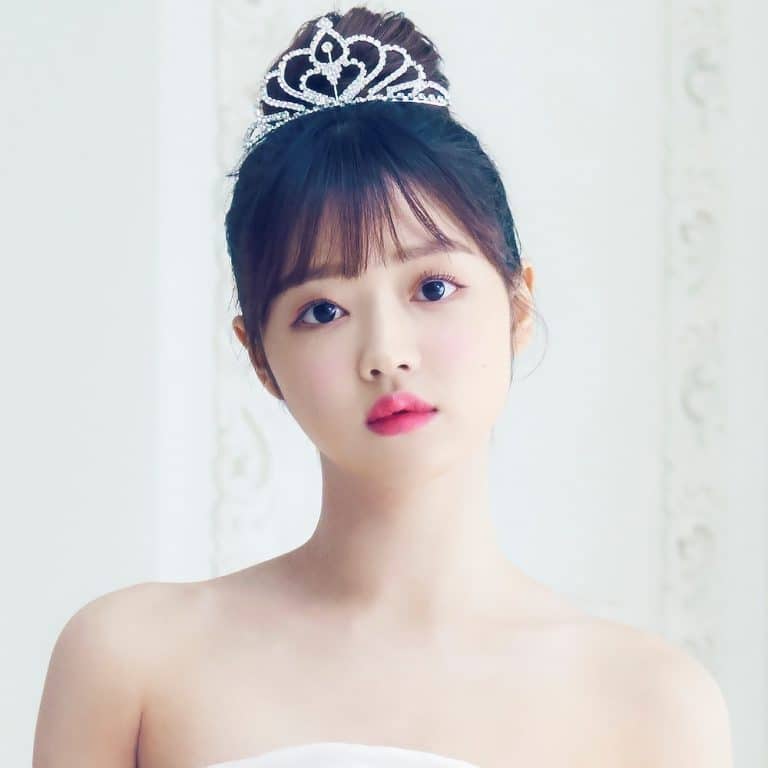 YooA (Oh My Girl) Biography: Age, Brother, Plastic Surgery - Kpop Wiki