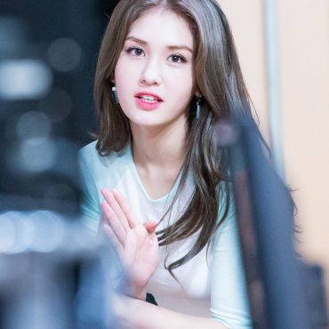 Jeon Somi (Kpop): Age, Parents, Sister, Height, Plastic Surgery - Kpop Wiki